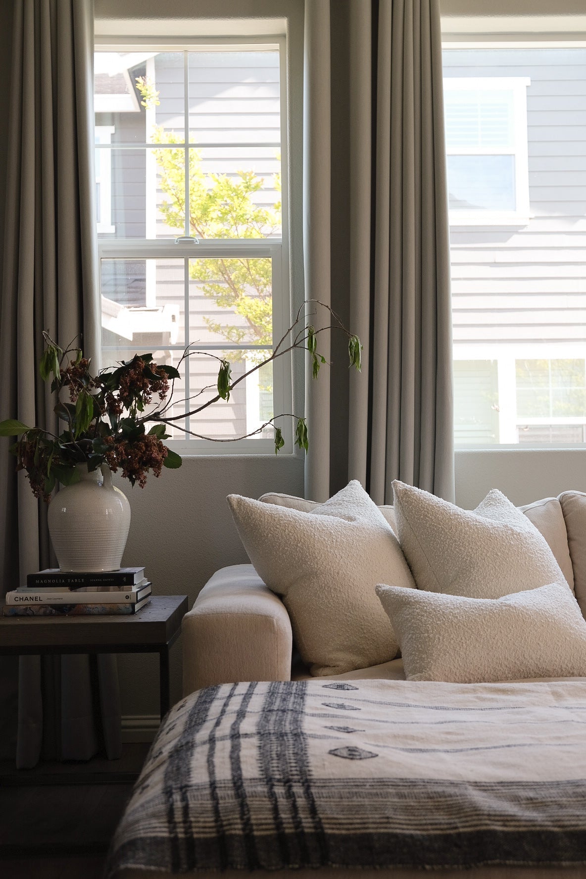 Boucle Lumbar: Bone – Twenty Third