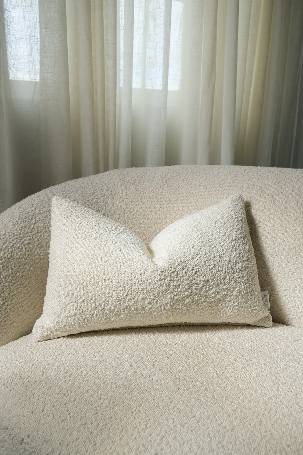 Boucle Lumbar: Bone – Twenty Third